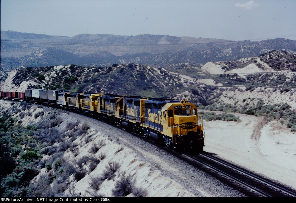 ATSF 3433 bringing up hot piggyback train up the 3% south track just below Summit
